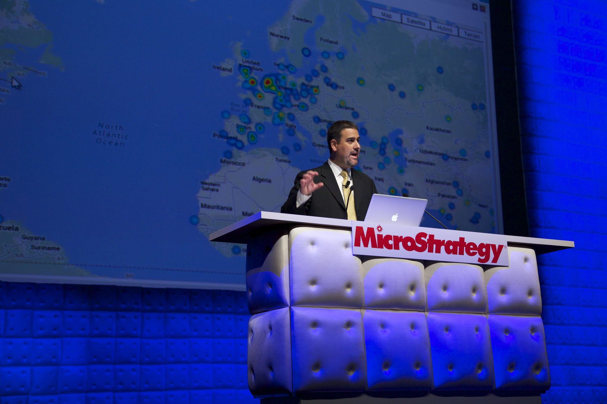 MicroStrategy Upsizes Debt Offering to $700M for Bitcoin